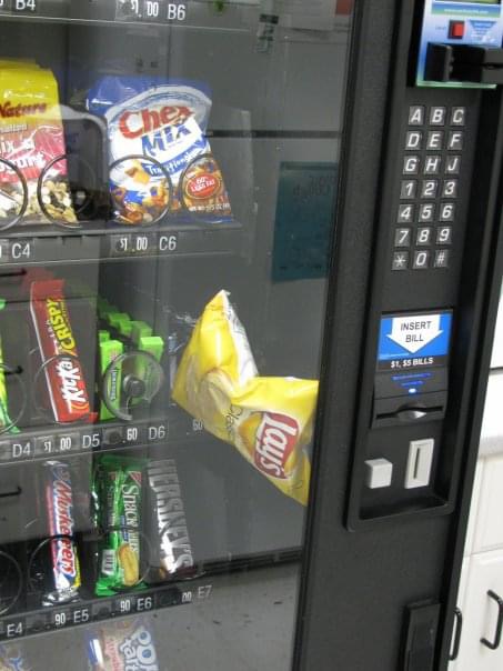 Stuck snack rescued! - Bag of Lay's no longer in vending machine limbo